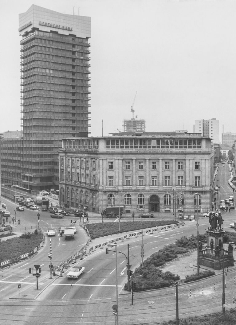 FOUR FRANKFURT | GALLERY